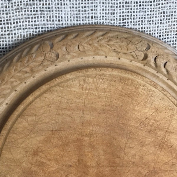 Round 30 cm vintage bread board – Moody Mabel