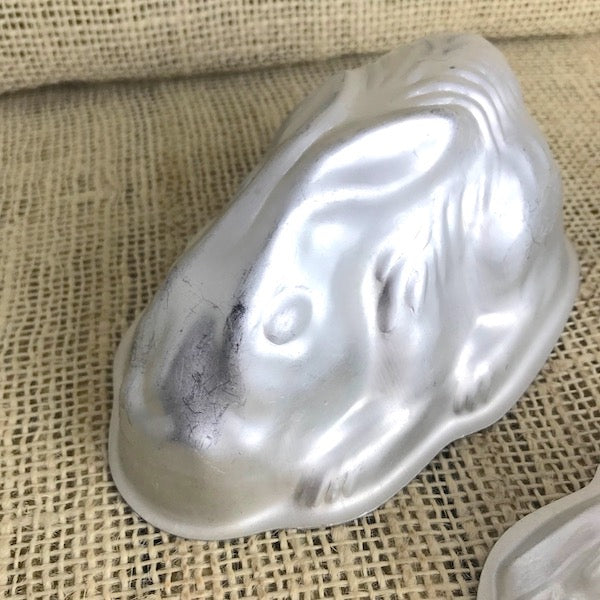 Mother and two baby rabbits metal jelly moulds – Moody Mabel